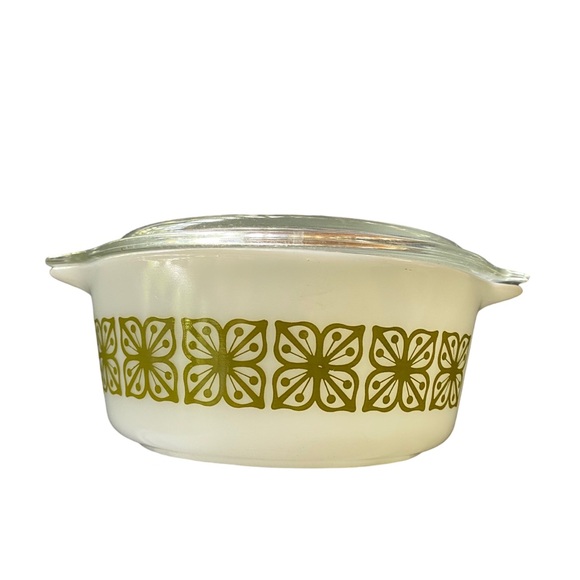 Pyrex | Kitchen | Vintage Pyrex Verde Green Square Flowers 472 12 Quart ...